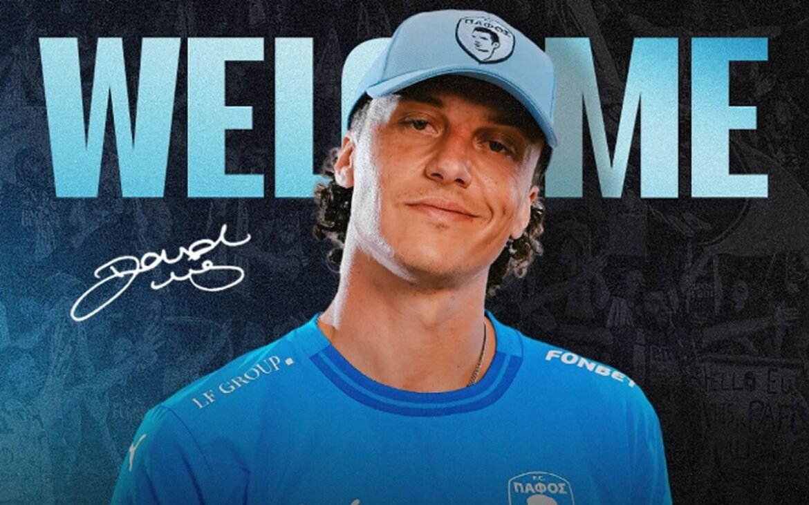 David Luiz, ex-jogador do Flamengo, é apresentado por novo clube; confira.