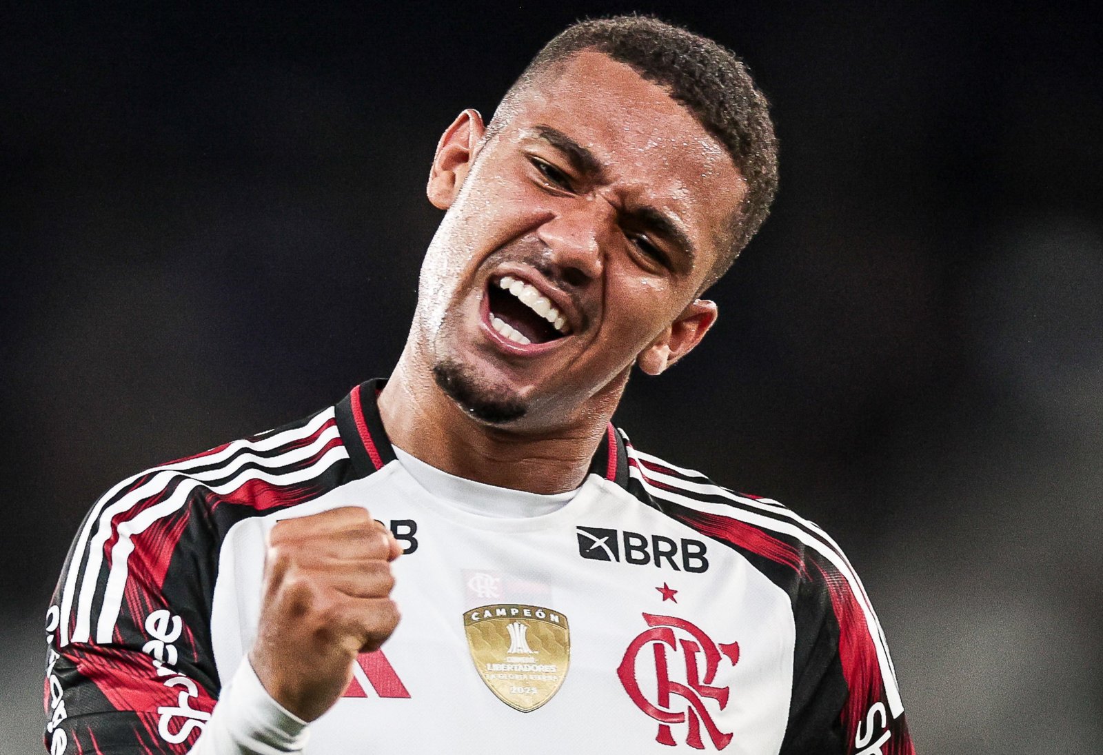 Samuel Lino se destaca no Flamengo e supera marcas de 2025.